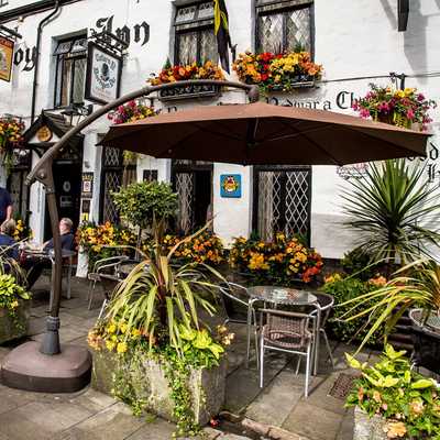 Restaurants, pubs or bars